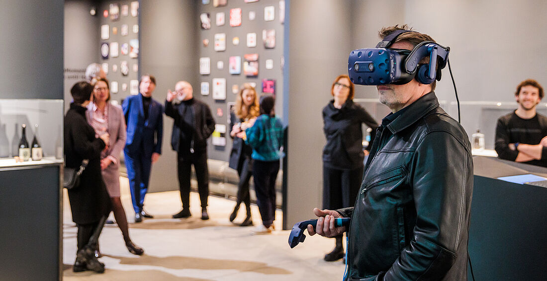 "World’s Best Communication Design 2022 and Highlights from NRW" - Red ...